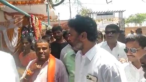 Karnataka Bjp Mp Scolds Female Vendor For Not Wearing Bindi On Womens