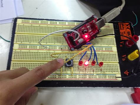 Logic Design Of Digital Systems การทดลองที่ 31 การต่อวงจรปุ่มกดและ