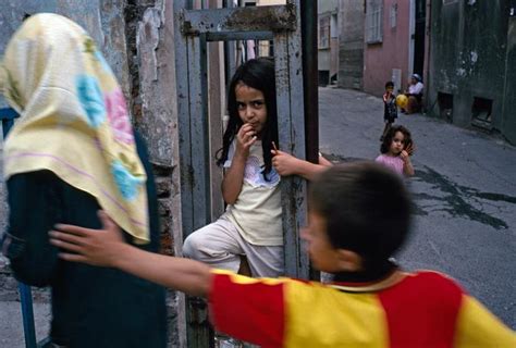 玩耍的孩子们 摄影人：alex Webb