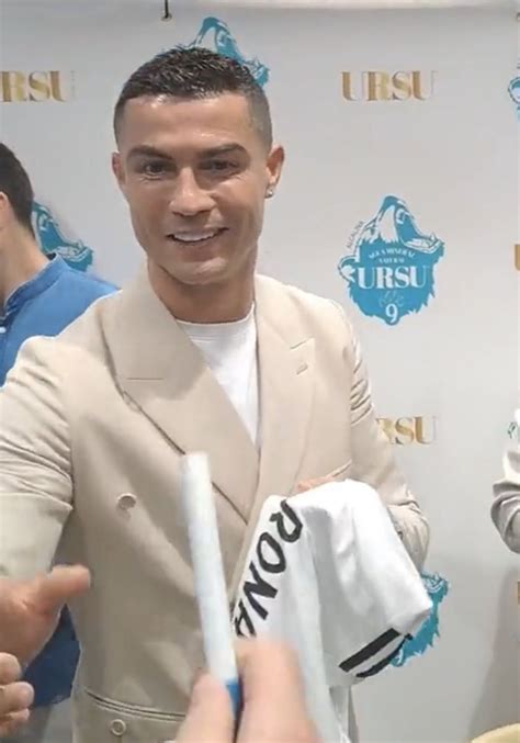 Cristiano Ronaldo Türkiye on Twitter Real Madrid formasını imzalarken