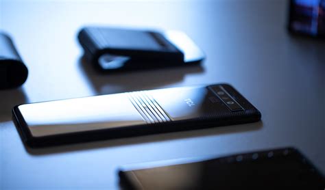 TCL вскоре начнет массовое производство гибких OLED-дисплеев