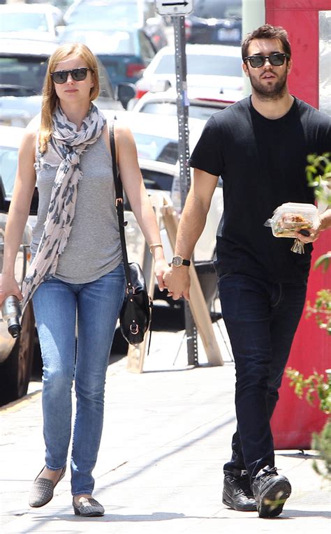 Is Emily Vancamp Marrying Her Former Co Star Josh Bowman This Year E