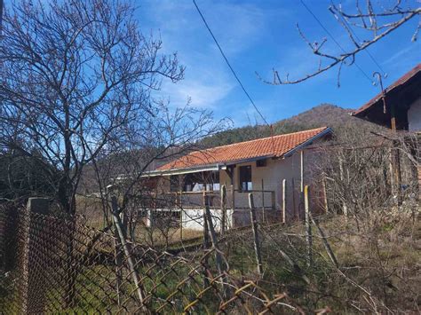 Къща в село Песнопой Едноетажна къща 110 кв м РЗП 750 кв м двор Къщи Вили Песнопой М
