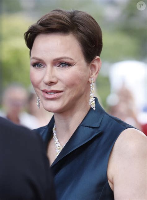 Vidéo PHOTOS Charlene de Monaco dévoile ses épaules la princesse