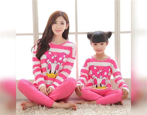 جدیدترین و زیباترین انواع ست لباس مادر و دختر مجلسی و راحتی