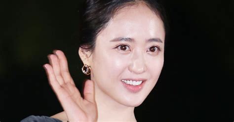 김민정 수줍은 손인사 아시아태평양스타어워즈