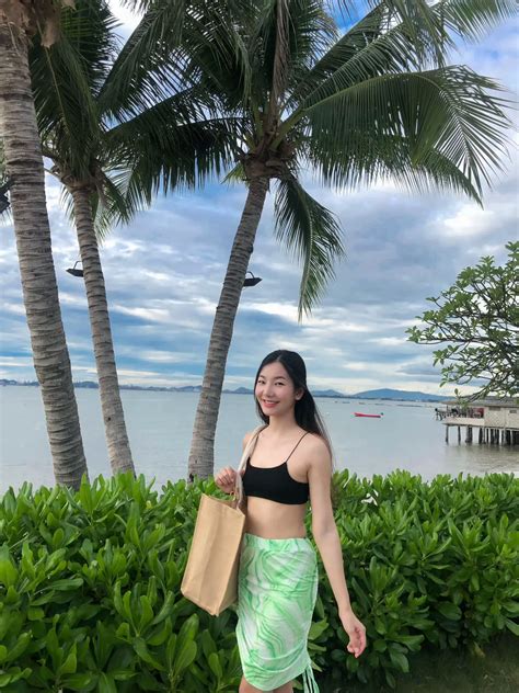 ถ่ายรูปบิกินี่กับต้นมะพร้าว ริมทะเล แกลเลอรีที่โพสต์โดย Nuch Nudsara Lemon8