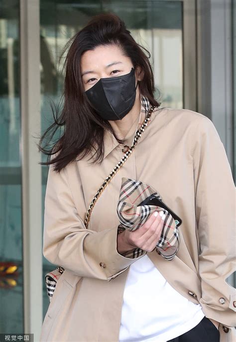 全智贤穿风衣现身机场 为参加时装周做准备 搜狐大视野 搜狐新闻