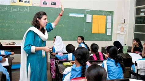 اساتذہ کے تبادلوں سے پابندی ہٹانے کا فیصلہ