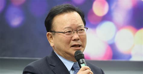 김부겸 “민주당 대선 경선 참여하지 않기로 결정”