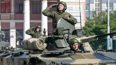 Десантники из Пскова отодвинули линию фронта в Донбассе ИА Красная Весна