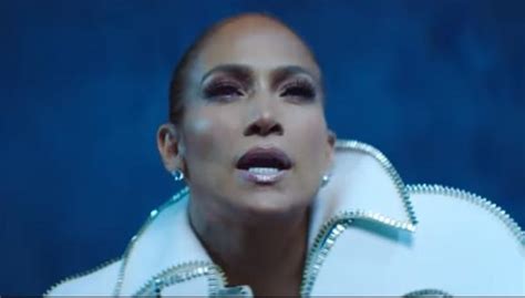 Jennifer López asume el reto de cantar Te Boté en español e inglés