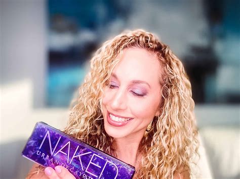 Cómo maquillar tus ojos usando Urban Decay Naked Ultraviolet Hispana
