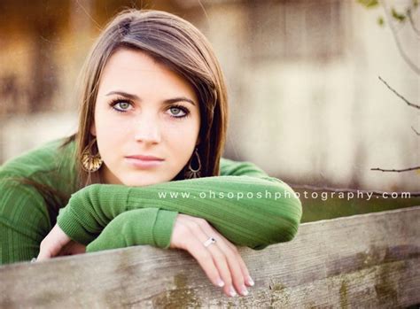Senior Pic Pose Just With A Smile D Preteen Photography Senior