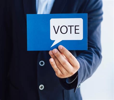 Free Photo Man Showing A Voting Card With A Speech Bubble
