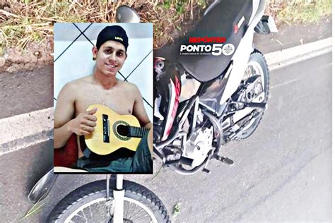 Jovem morre após perder o controle de moto e bater a cabeça em