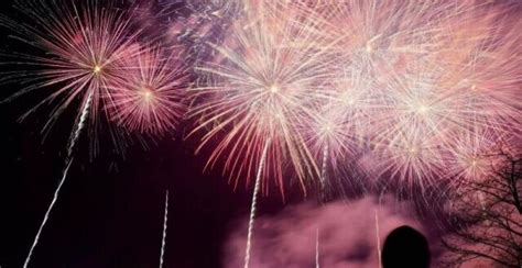 大年初一超13万发烟花点亮广州白鹅潭 腾讯新闻