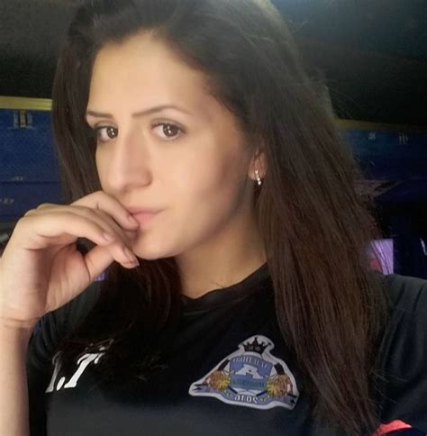 Грандиозен секс скандал Областен шеф на БФС натиска млада съдийка шокиращи снимки