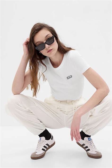 Gap Adults갭 여성 로고 자수 리브드 티셔츠 Sivillage 에스아이빌리지