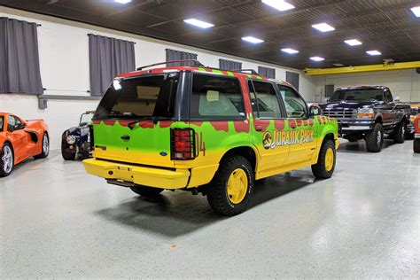 Ford Explorer Réplica Do Filme Jurassic Park Está à Venda Motor Show
