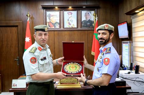 وفد عسكري إماراتي يزور مديرية الإعلام العسكري شرق وغرب وكالة عمون