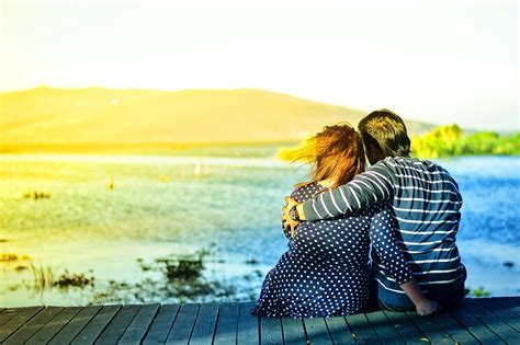 男友達とキス・ハグ女子はどこまで許容する？遊びかガチの見極め方も！ Yotsuba よつば