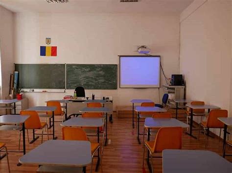 Luni Ncepe Coala C Nd E Prima Vacan Structura Noului An Colar Succes Elevi