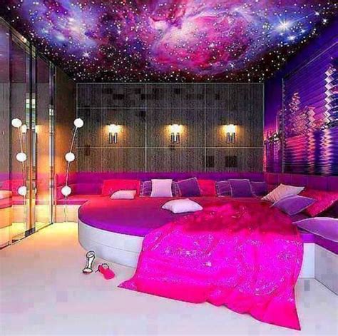 Cool Room Girl