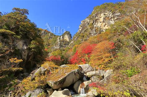 昇仙峡の紅葉 山梨県 甲府市 189815502 の写真素材 アフロ