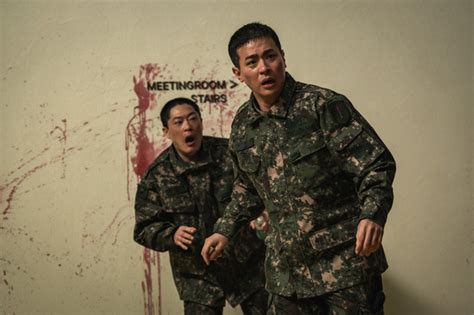 [리뷰] 서울에 좀비·계엄령·비행기 사고…뉴토피아 어쩌다보니 문제작
