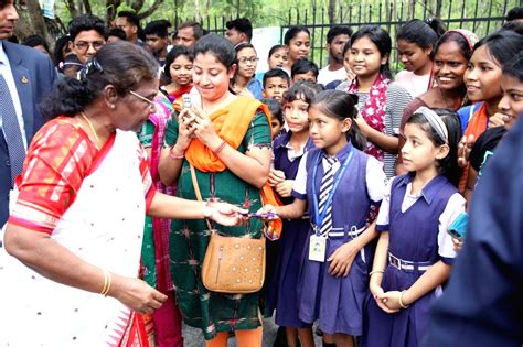 Bhubaneswar President Droupadi Murmu Distributes Chocolates To School