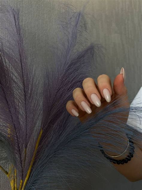 Нюдовые глянцевые ногти🤍