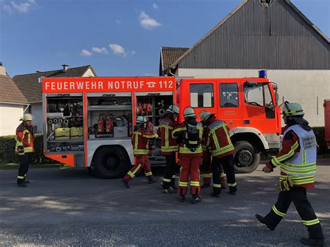 Gebäudebrand mit vermissten Personen in Großendrescheid Höhenlöschzug