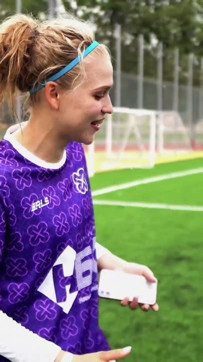 ШЛЕПКИ ПО ПОПЕ НА ФУТБОЛЬНОМ ПОЛЕ Youtube