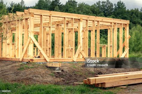 Kayu Pembangunan Rumah Yang Belum Selesai Kerangka Bangunan Yang