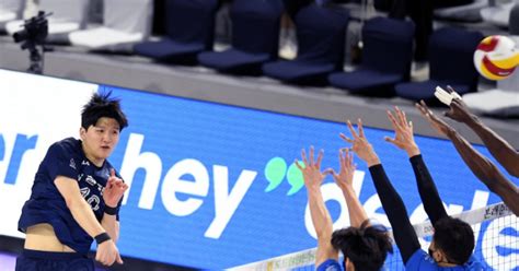 포토 정지석 블로커 맞고 나갔어