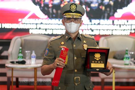 Hut Ke 71 Gubernur Dan Kasatpol Pp Jabar Terima Penghargaan “ Karya