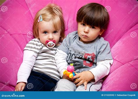 Irmão E Irmã Imagem De Stock Imagem De Colorido Tristeza 21533593