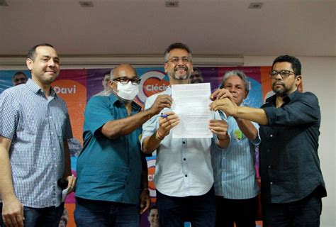 Clécio Assina Termo De Compromisso Com Sindicato Dos Urbanitários