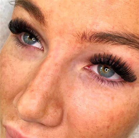 Hybrid Doll Eyelash Extensions Get Envy Worthy Eyes Now
