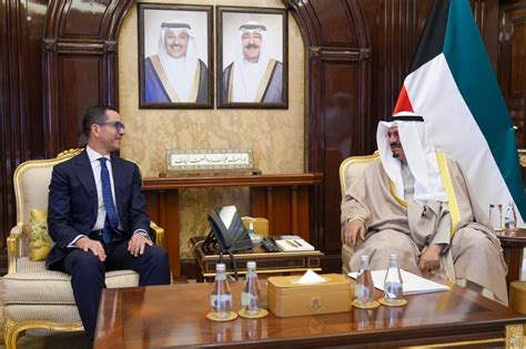 رئيس الوزراء الكويتي يستقبل وزير الاستثمار لبحث سبل تعزيز العلاقات