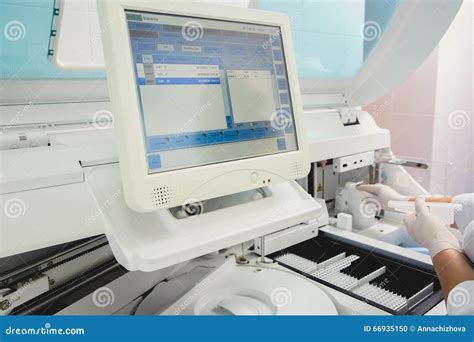 Lab Tech Loading Samples Into A Chemistry Analyzer Royalty Free Stock