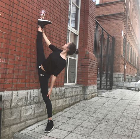 Stylish And Flexible Flexibility Dance Gymnastics Flexibility