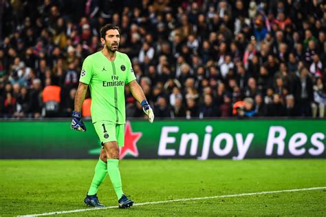 Top 10 Greatest Goalkeepers Of All Time Ranked