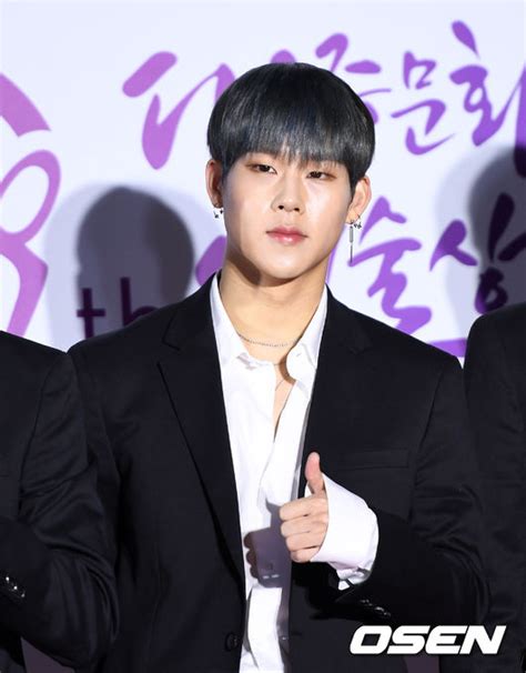 Monsta X ジュホン、飛行機でめまいの症状とコンディション乱調で病院へツアー参加は未定” K Pop、韓国エンタメニュース、取材