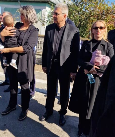 Tatăl senatorului Paul Stănescu condus pe ultimul drum Au fost prezenți Marcel Ciolacu