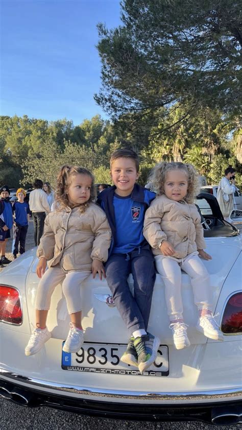 Pin de Katja em f a m i l y em 2022 Crianças fofas Fotos de bebês