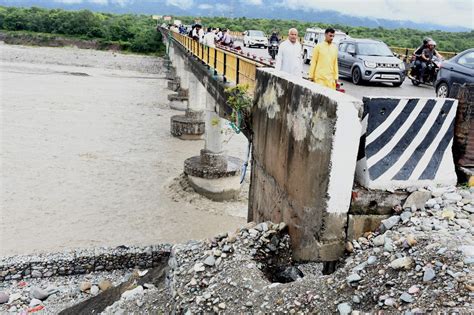 कुमाऊ मे बारिश से सड़कों पर थमी रफ्तार । Hnn 24x7