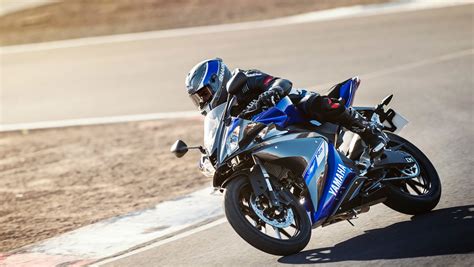 Yamaha Yzf R Review Pictures Auto Express