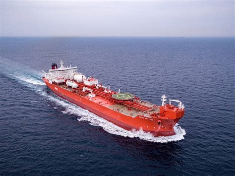 Knots First Lng Dual Fuel Shuttle Tanker Delivered